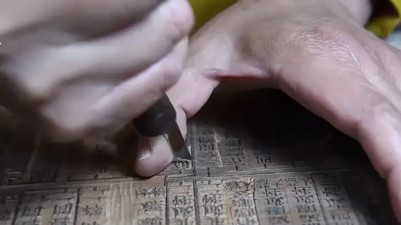 我国发明了活字印刷术,但并没有普及,最后被西方利用,传回我国
