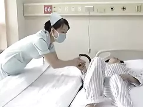 32 患者搬运法 常用50项护理操作技术