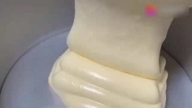 自己在家做生日蛋糕,简单又实惠,不比外面的差,吃一口上瘾!