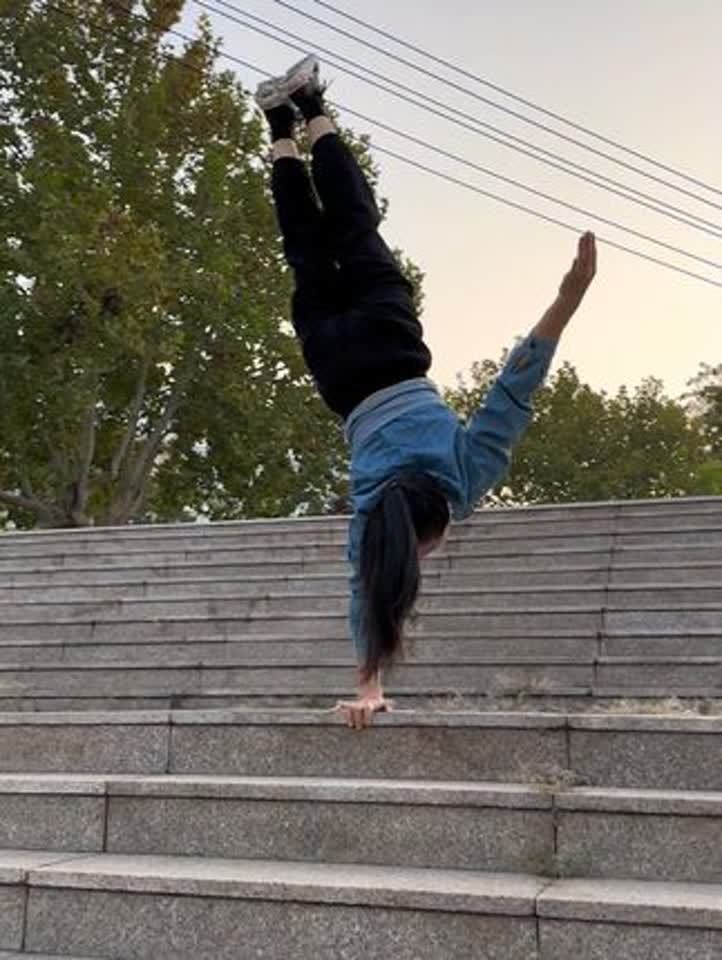 人生的上坡路不好走!没想到下坡路也这么难走#圆你一个武侠梦 翻跟头...