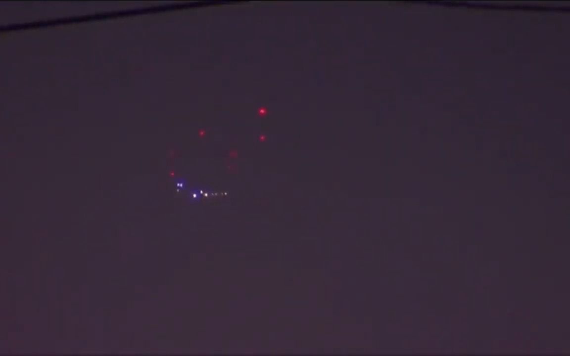 圣地亚哥市NBC7新闻频道记者拍摄到的多彩光球UFO舰队