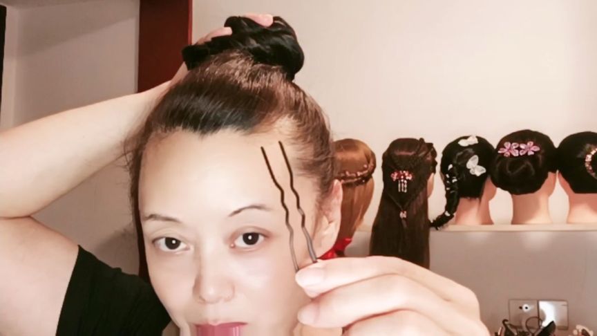 一根小小的U型夹就搞定了盘发,关注我芾你一起清凉过夏