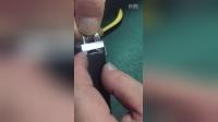 百年灵折叠扣表带调解扣子方法