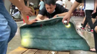 130万一公斤的翡翠原石什么样,凭什么那么贵?