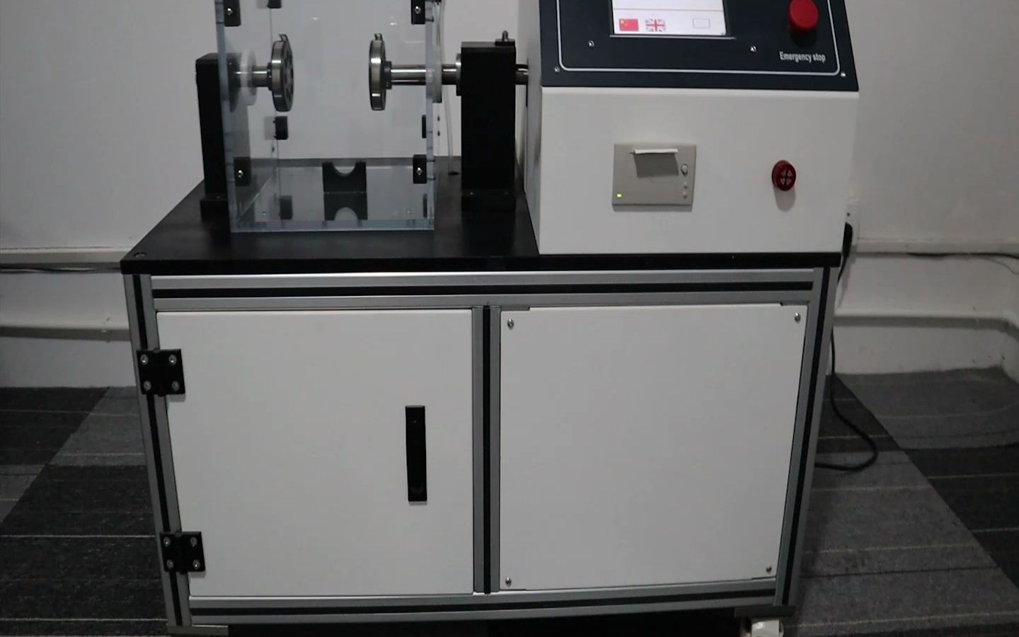 SRT-275 防护服扭曲试验机 工程师技术演示现场 山东赛锐特独家