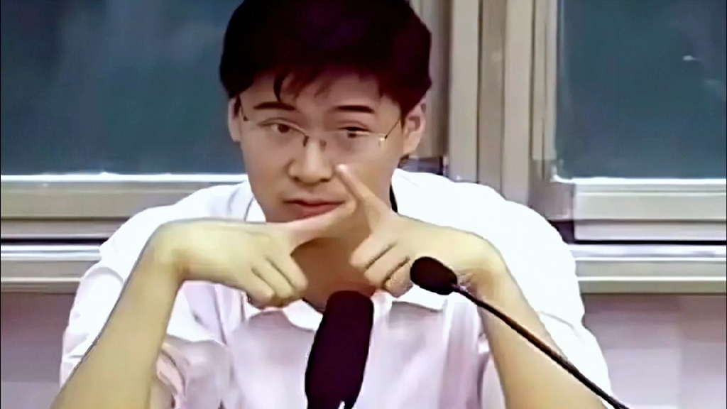 “罗翔老师谈初入社会时的尴尬经历与成长历程”