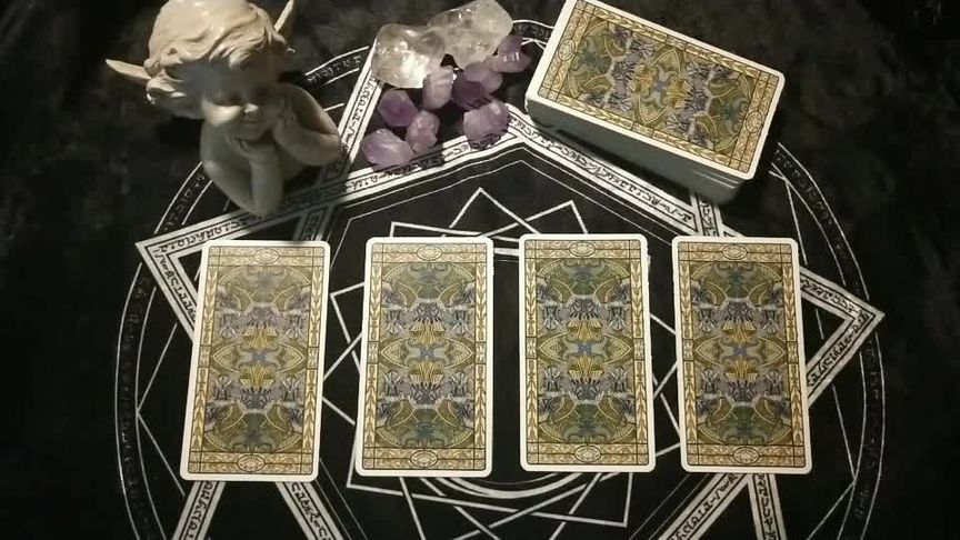 塔罗占卜:心念对方名字,抽牌占卜他对于复合是什么看法?准