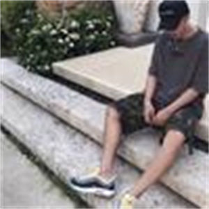 潘丢丢 