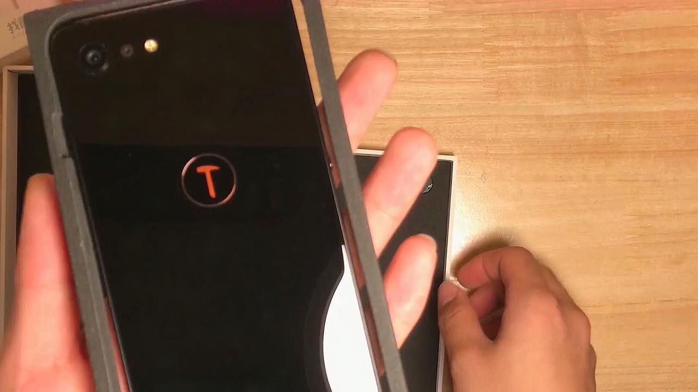 锤子手机开箱上手,来看一下它的“屏.