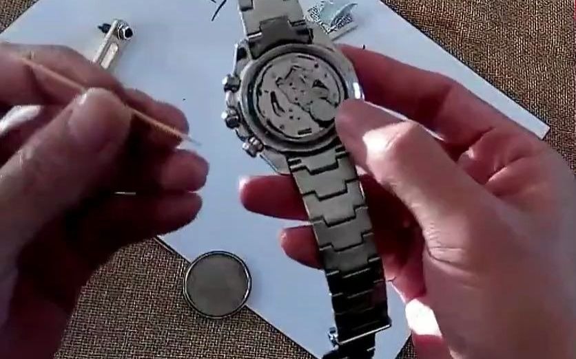 卡西欧EF EFR BEM拧开式后盖 2抓工具 换电池教程