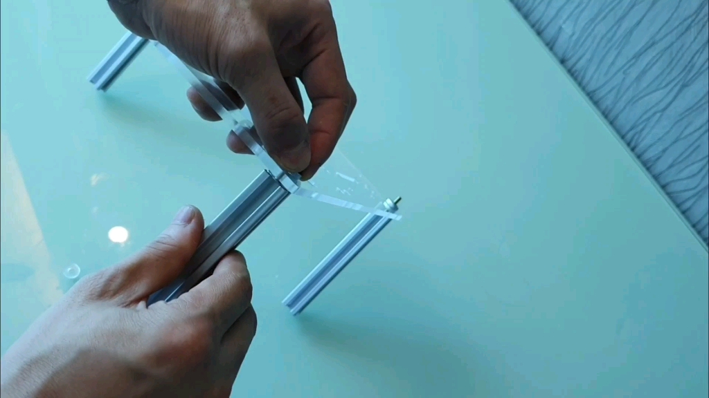 下置电源双层机箱,铝柱安装教程