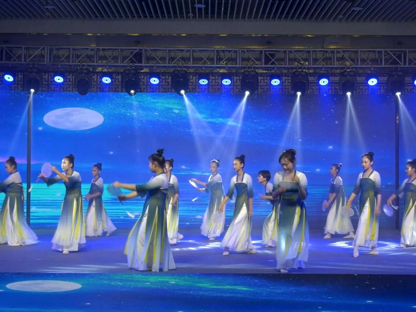 月夜 超美的舞蹈 古风 金翼舞蹈学员演出 很简单易学适合校园年会六一...