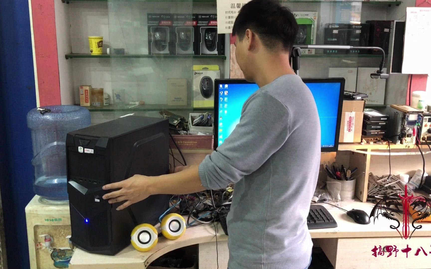 ...插前面板喇叭没有声音,插后面有声音,原来是设置问题,还以为主板坏...