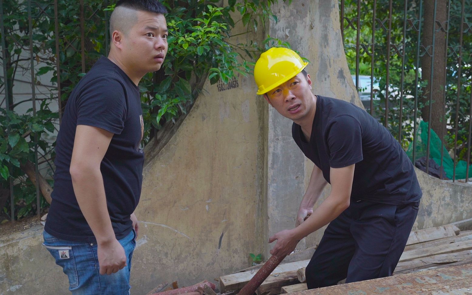 听说工地上有个铁脑壳,施工时就不带安全帽