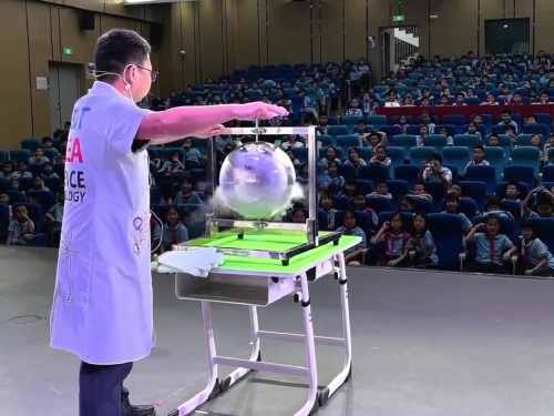 老师的创意实验,竟然一用氮气就加速惊人效果!