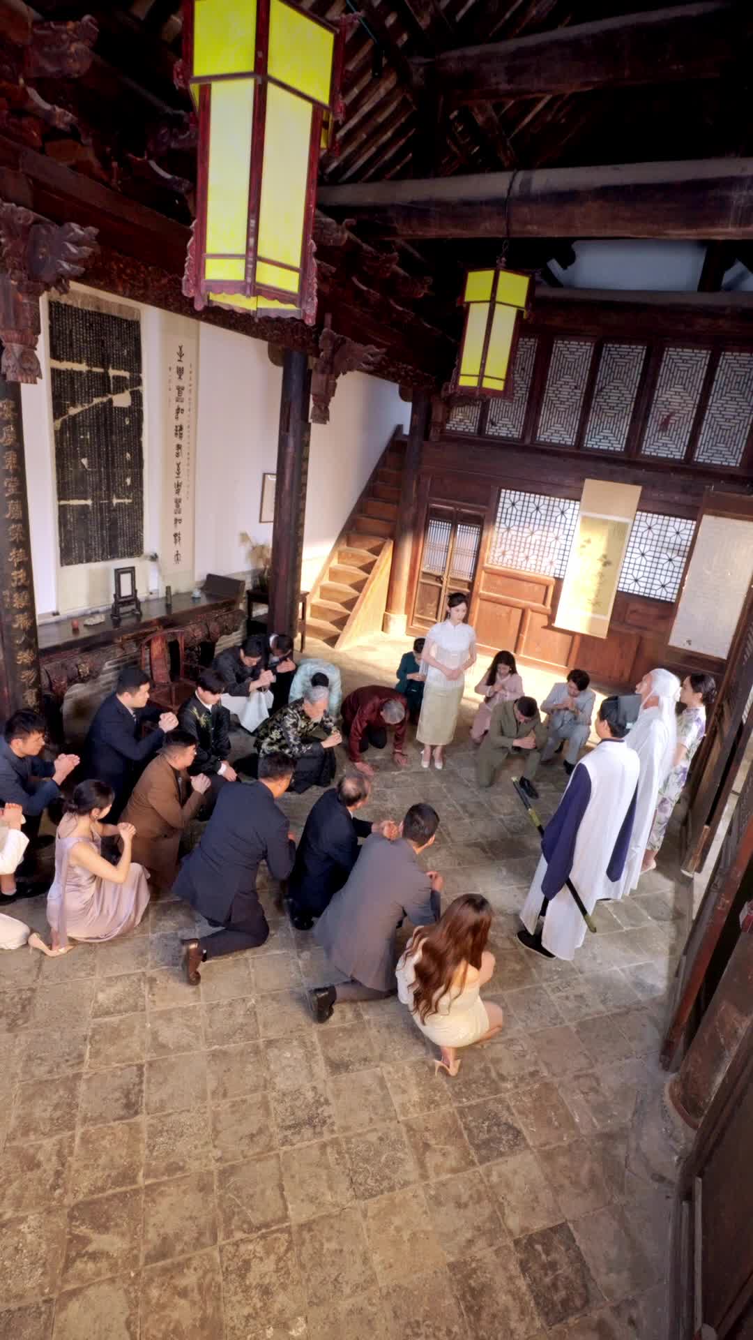 轮回99世的修仙者顾清欢,因无灵根遭顾家抛弃、母亲病逝,觉醒 记忆后...