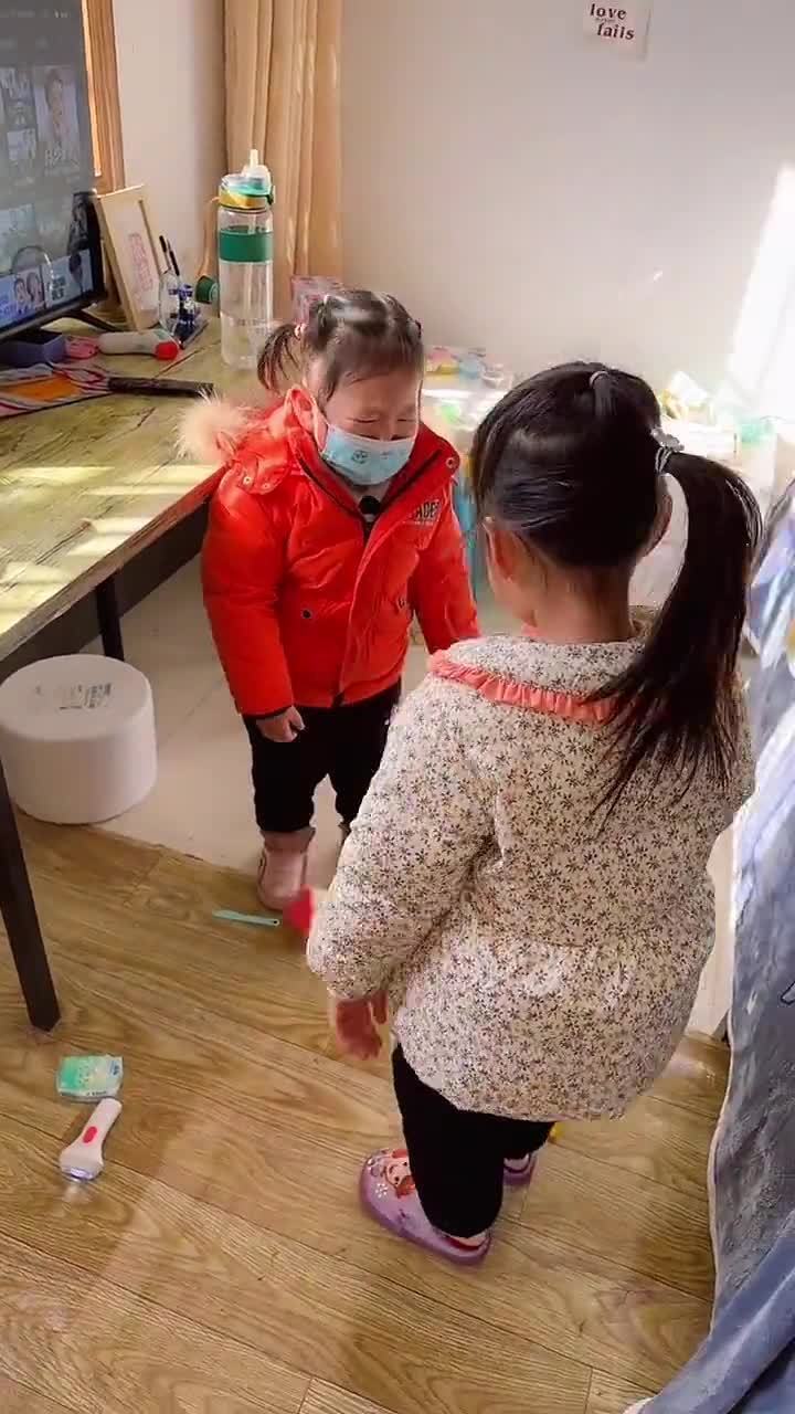 果果真的也就是个家里狠,出门就怂了不过你们注意看