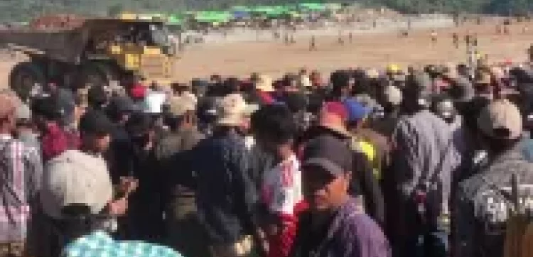 缅甸会卡翡翠矿区实况:出事了!挖玉的矿民被砸,生死不明!