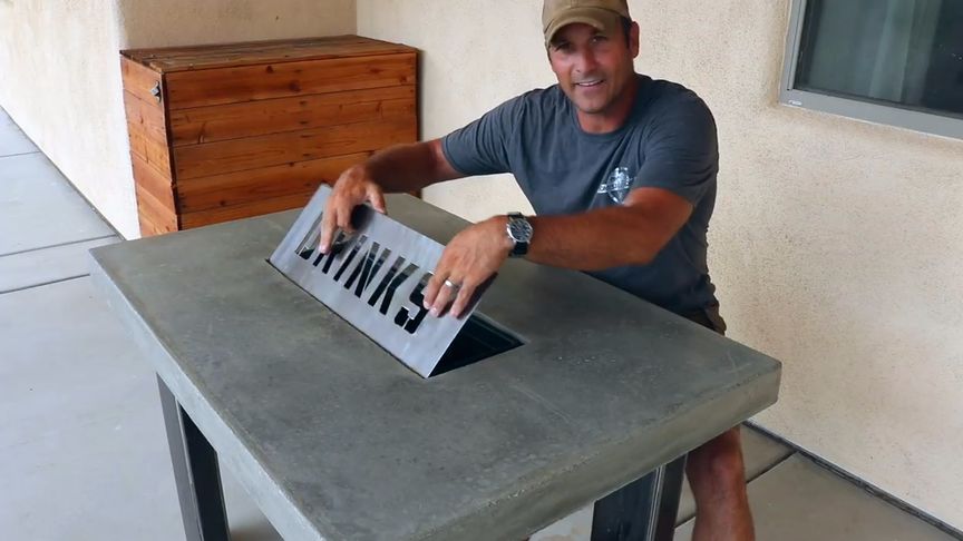 牛人嫌木质桌子不顶用,自己做个混凝土桌面的,用几十年都没问题