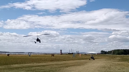 闪电湖的动力滑翔机