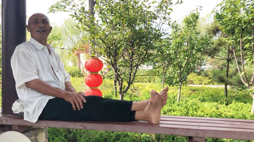 农村卫生环境巨变,“厕所革命”发挥重要作用,农村大爷连连称赞