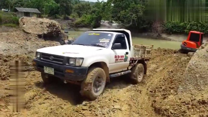 只有在这种路段,才知道皮卡车的作用这么大,超乎了我的想象!
