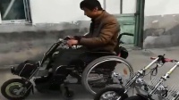 牛人发明电动轮椅，安装起来特别方便，为残疾人解决了出行问题！