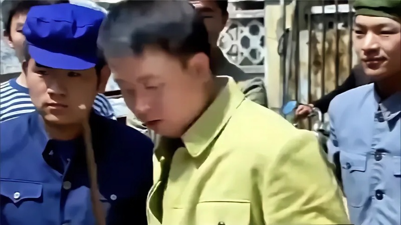 影视:城管暴力执法,军区首长阻拦反被揍