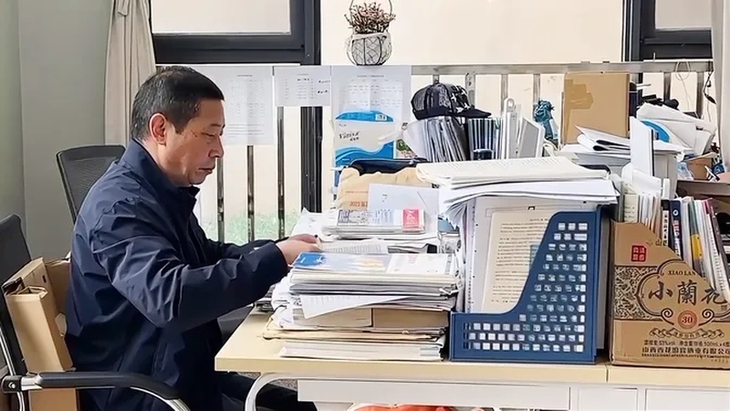 60后教师退休拒绝返聘,校长哀求也无用