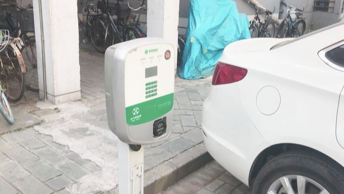 新能源车安个充电桩困难重重!想安还要收费1.7万 这钱合理吗?
