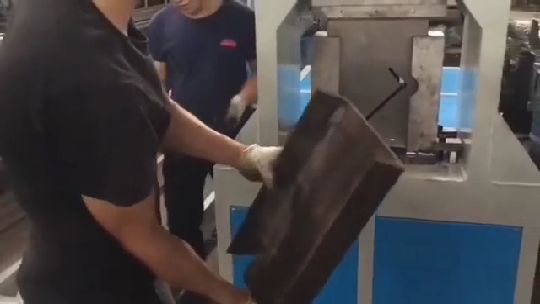 这么大的槽钢说切断就切断啦