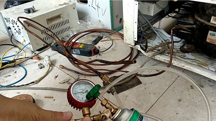 冰柜加氟操作时怎样才能合适加注制冷剂,关系着制冷效果的好坏。