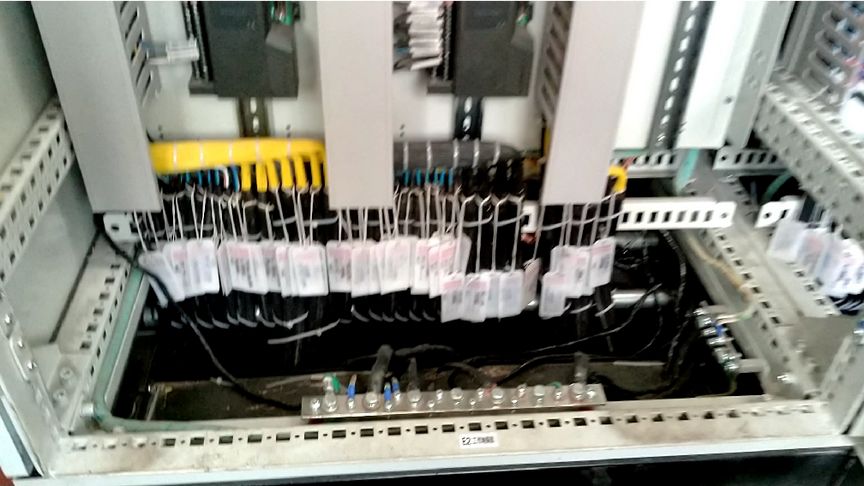 和利时DCS机柜接线已完成,看看漂亮吗,给个建议