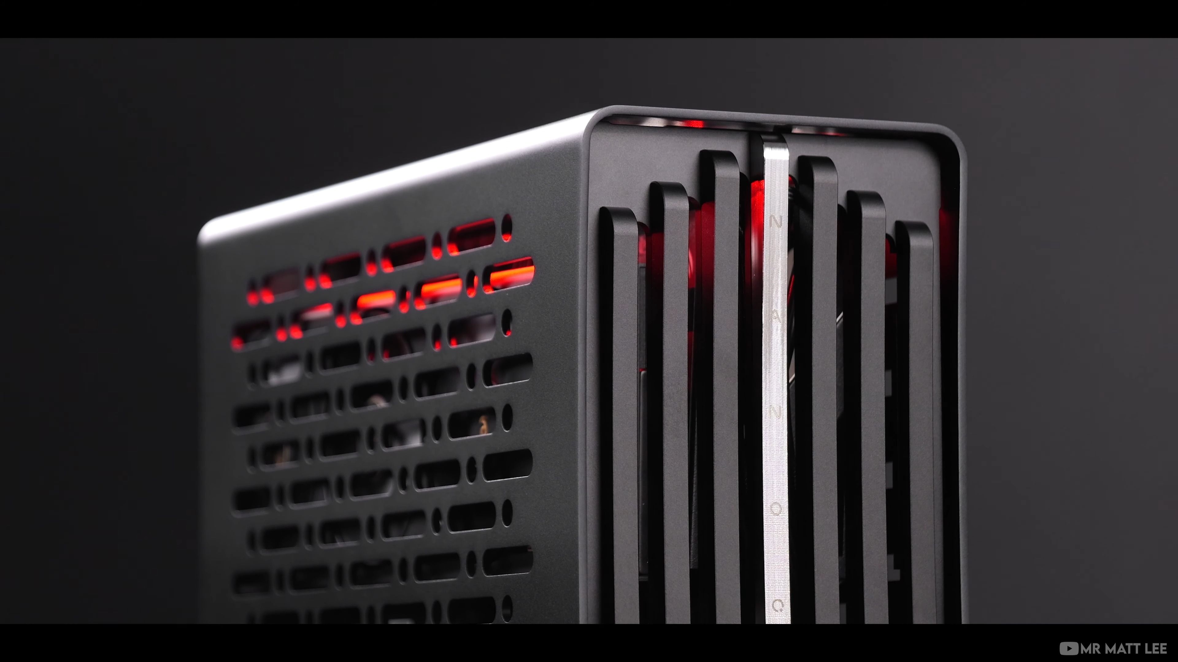 这款微型 PC 构建功能强大!| Thor Zone NANOQ S 迷你 ITX 游戏电脑...