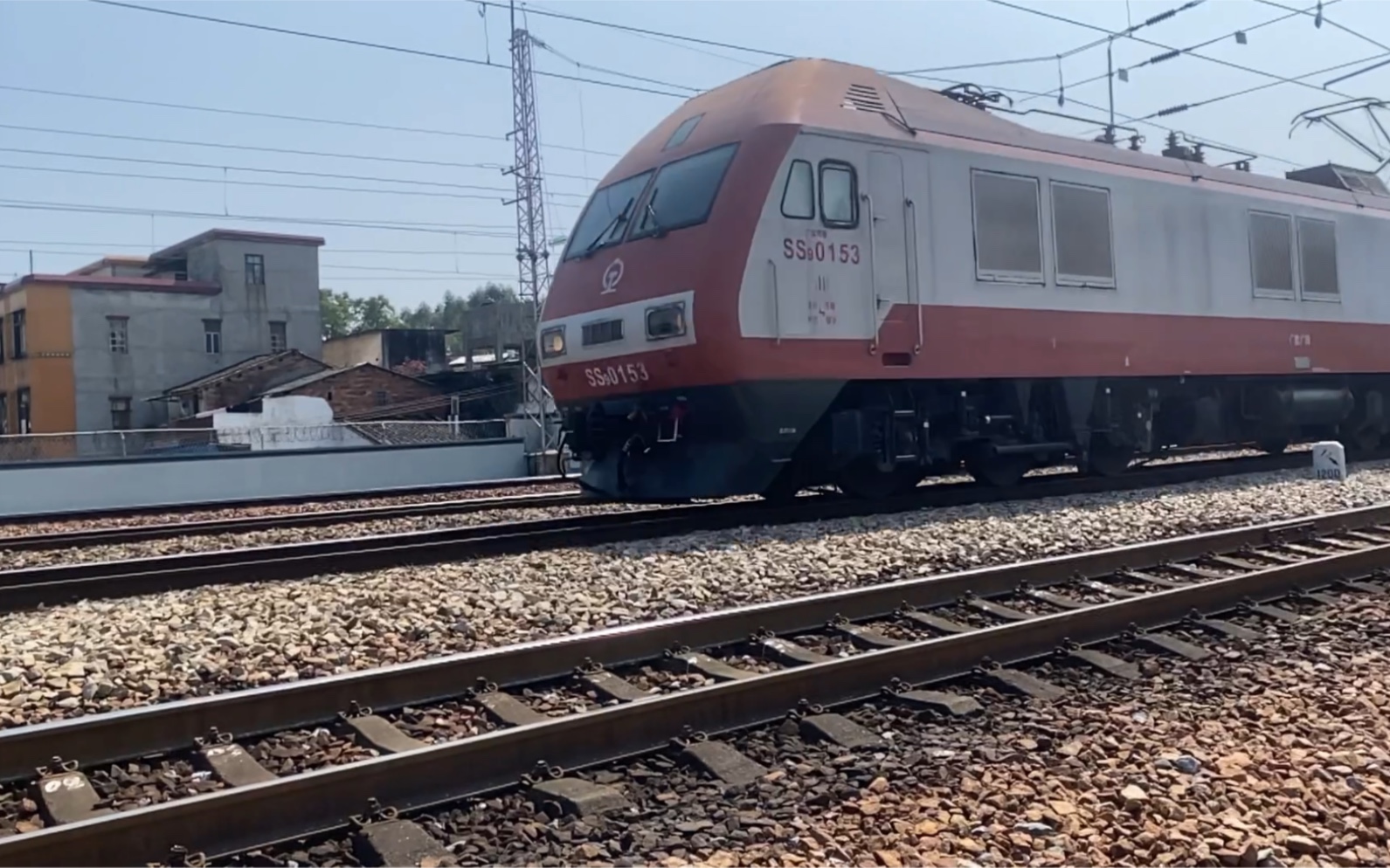 待避4列车后,K936发车