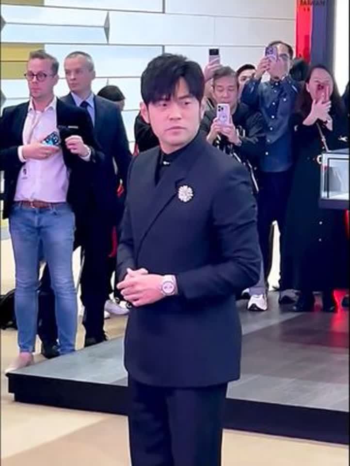 周杰伦出席日内瓦钟表活动穿搭#周杰伦#穿搭#周董