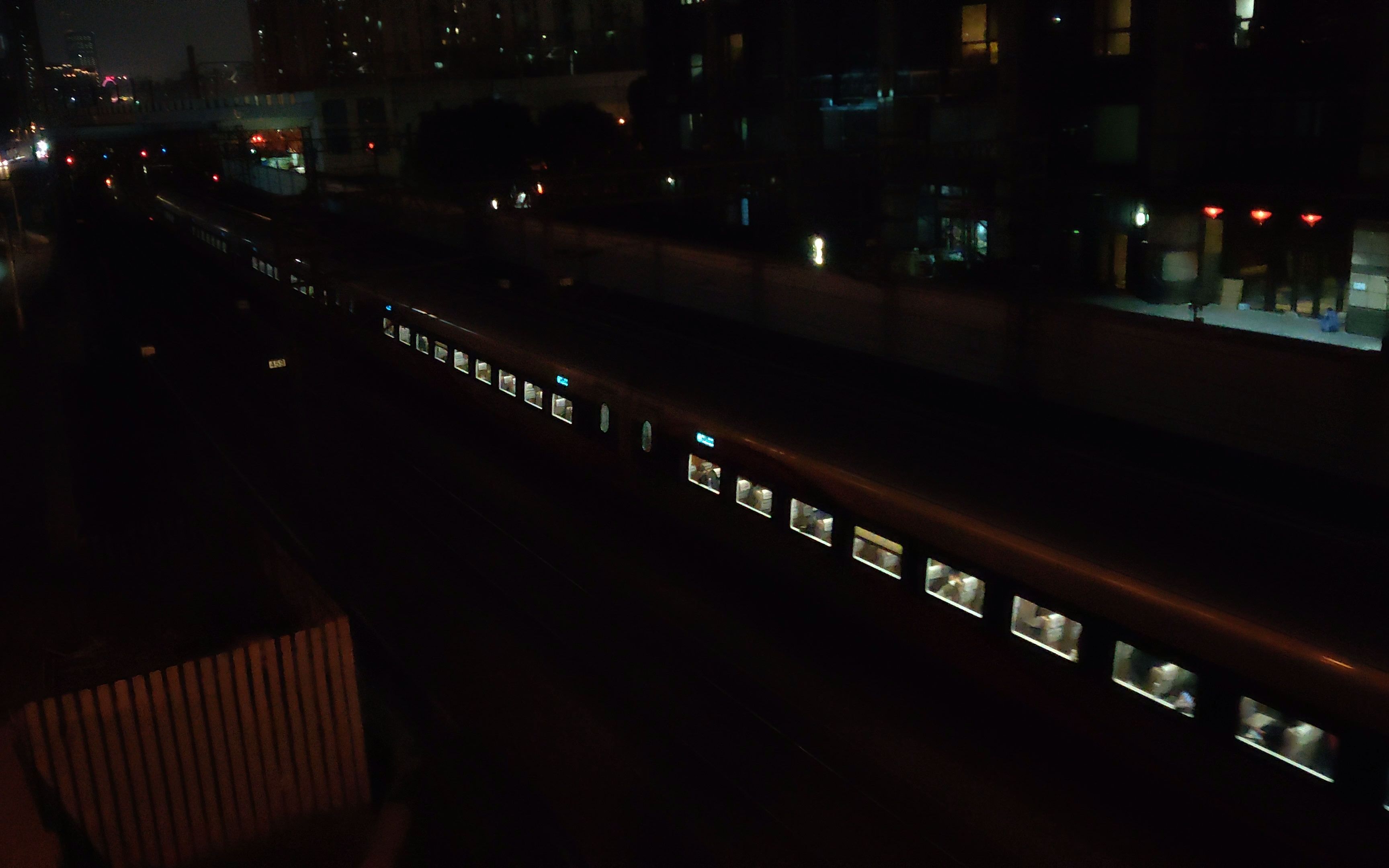 ...南-上海)上局上海虹桥动车所担当的CR400BF-BZ-5209晚点到达上海站