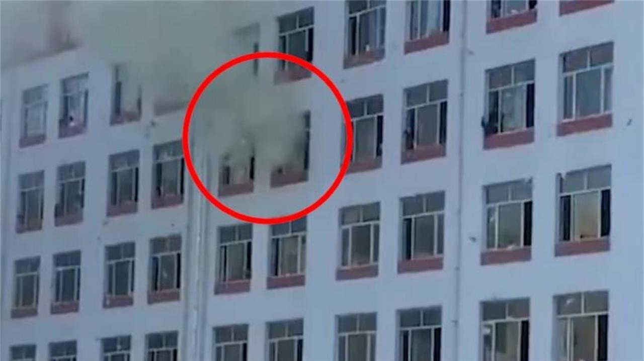 辽宁一私立学校突然倒闭,领导和老师全部离开,无人管理一片混乱