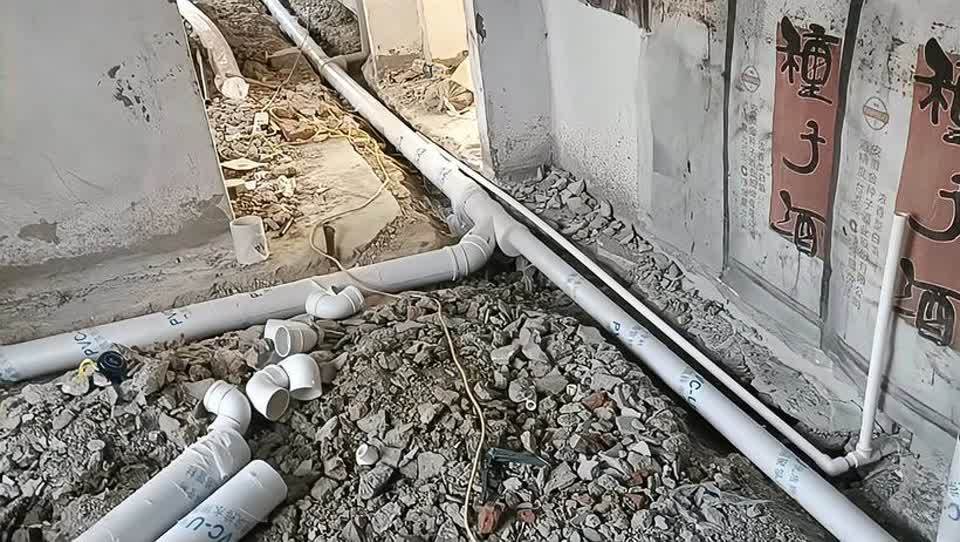今天给用户安装下水管预埋管看看吧,怎么安装