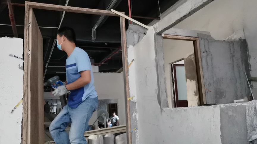 安装实木门固定门页技术讲解,简单轻松固定每一个螺丝精准定位