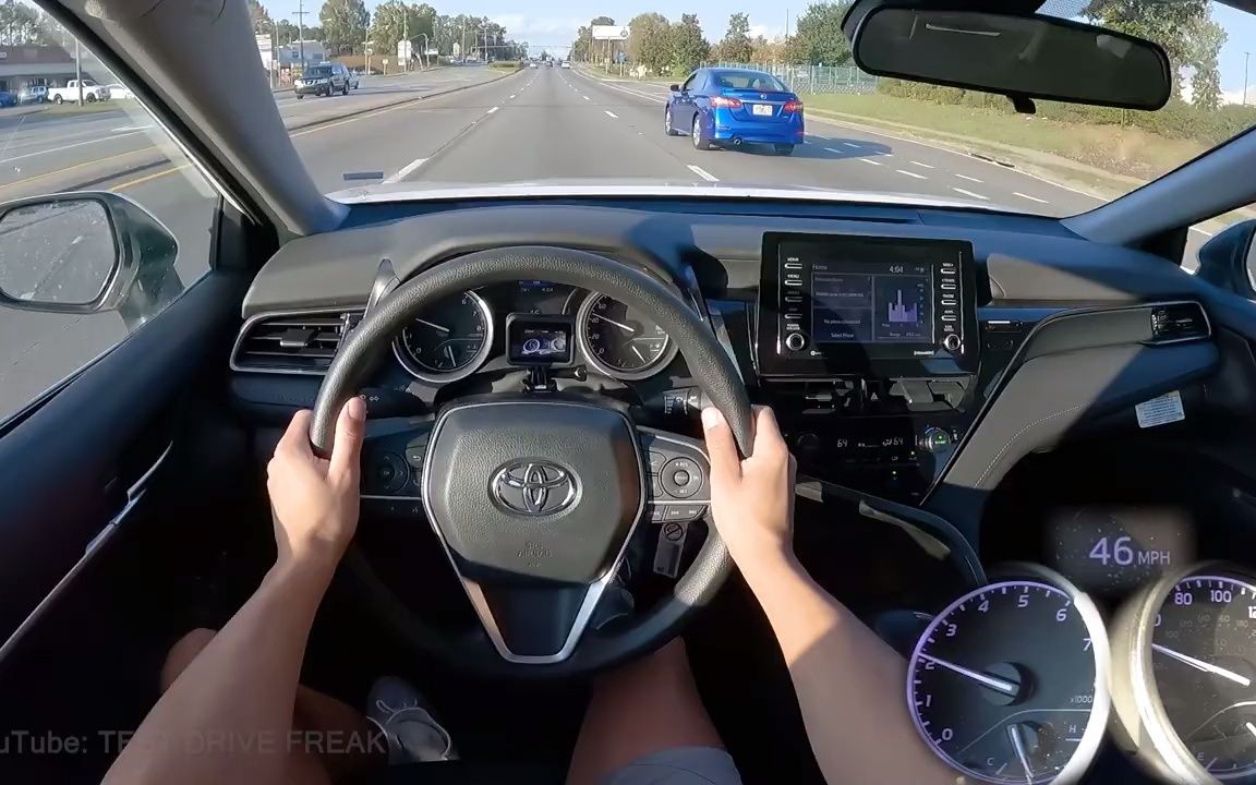 表现稳定,2022款丰田凯美瑞第一视角试驾体验