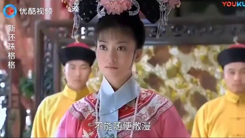 新还珠格格:容嬷嬷教小燕子规矩,小燕子那憋屈的模样太可爱了
