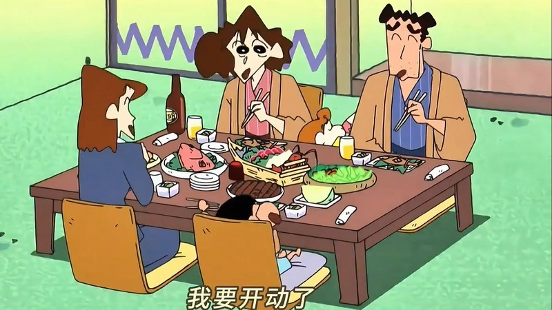 蜡笔小新 去温泉旅馆吃海鲜大餐有龙虾生鱼片烤鱼一边看海底生物哦