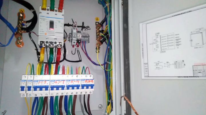 电工基础知识:这个配电箱接合电气图讲解,新手也会