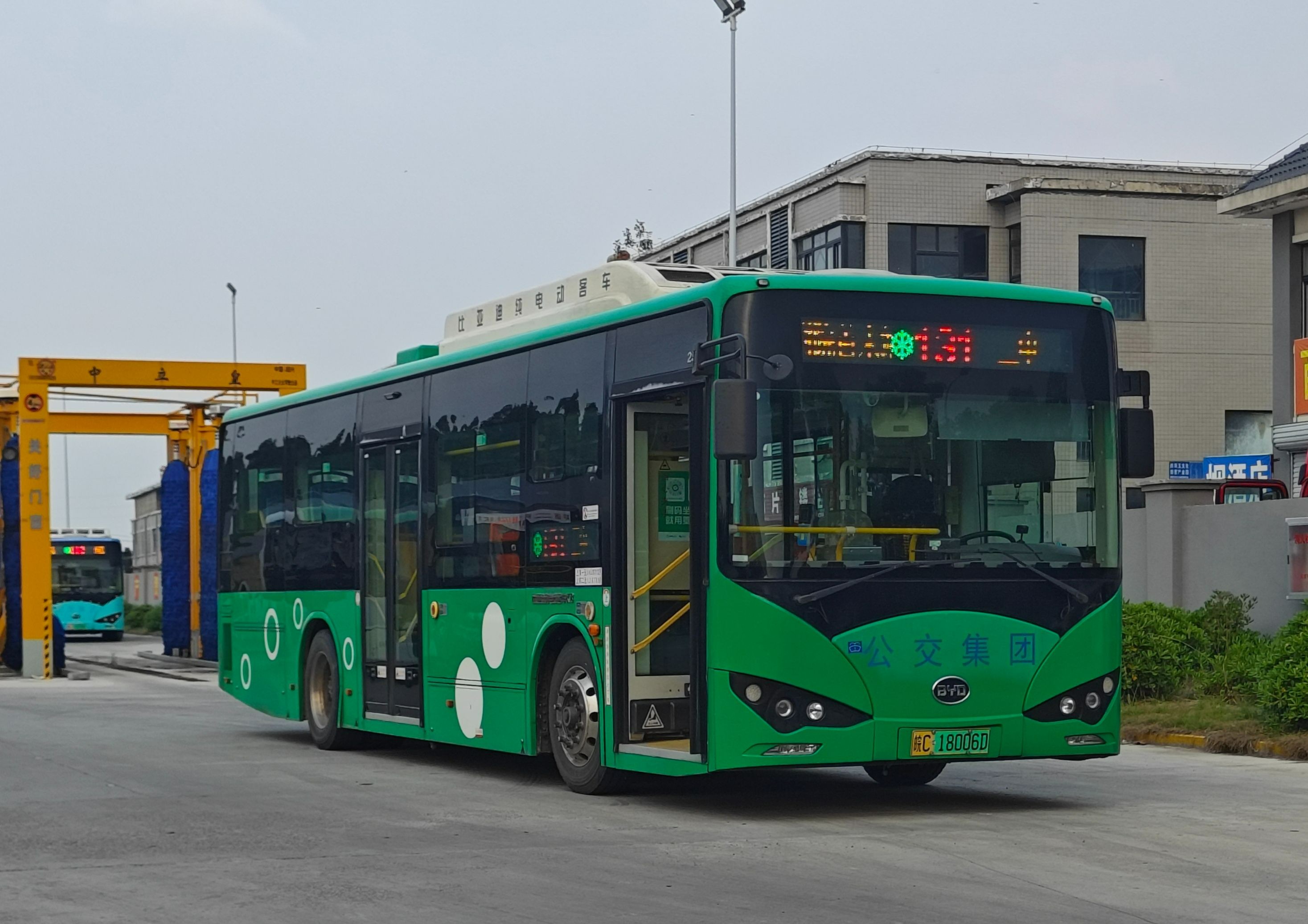 【独苗涂装绿泡泡】【比亚迪K8A】蚌交截团比亚迪K8A独苗涂装...