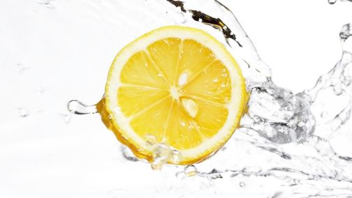 原来这才是柠檬的正确保鲜方法,只需一杯水,一辈子都不会烂