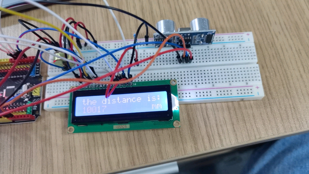 【arduino】lcd屏幕显示超声波测距数值