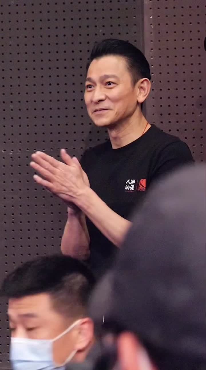 刘德华不懂c位是什么 站在角落的刘德华 接地气惹人爱刘德华让保安.