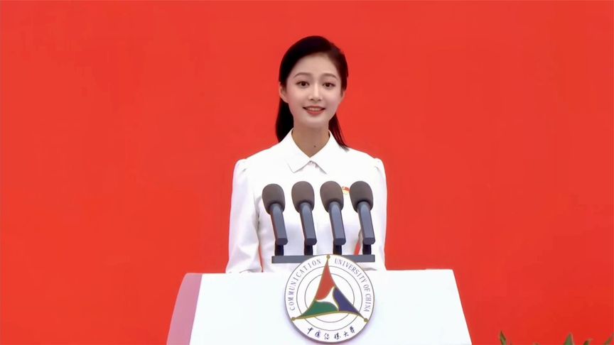 传媒大学“校花”冯琳天安门朗诵之后,开学典礼再次发言,太美了