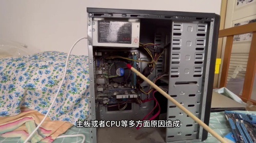 电脑启动后风扇转一下就停了是什么原因?